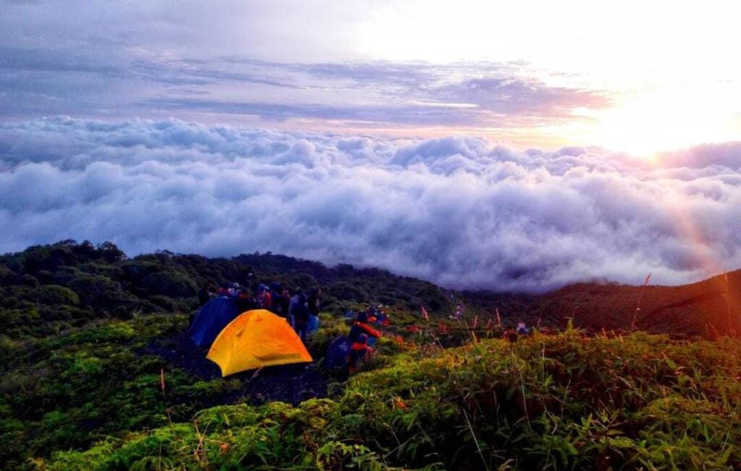 Bukit Kaba, Pilihan Hiking Ideal dengan Ketinggian yang Bersahabat