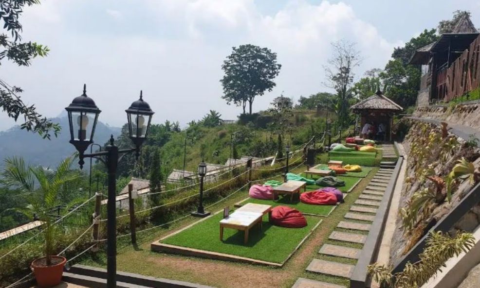 Puncak Sempur Karawang, Wisata Ketenangan di Atas Awan