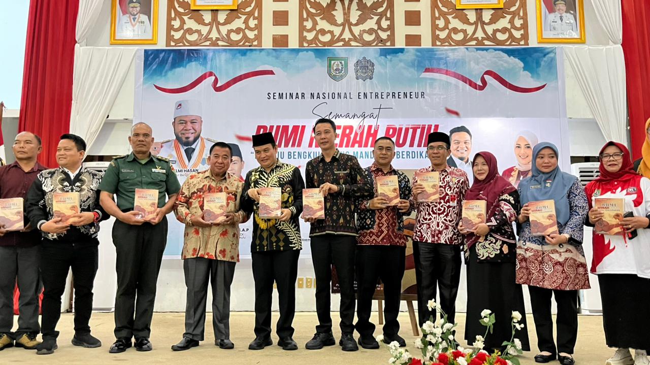 Gubernur Helmi Kembali Hidupkan Sejarah Bengkulu, Lewat Buku “Bumi ...